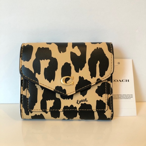 Coach | Bags | Nwt Coach Cm70 Wyn Calf Leather Small Trifold Wallet ...